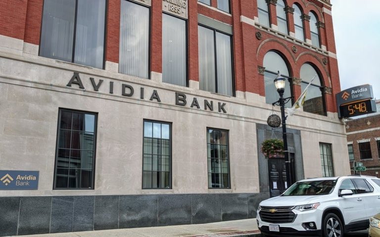 Avidia Bank completes $192M offering in effort to go public on New York ...